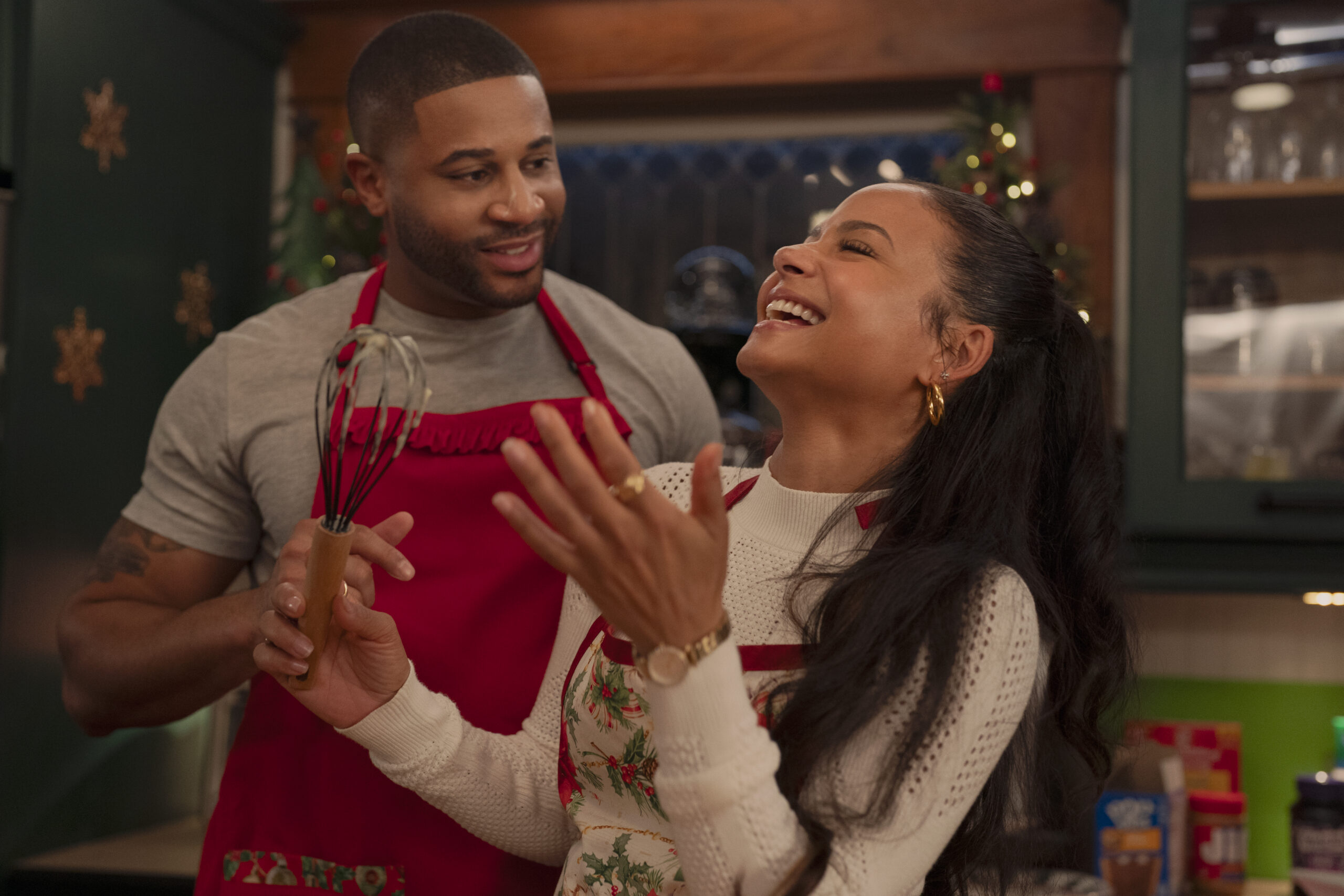 Netflix Drops First Look Images of Holiday Romance 'Meet Me Next ...