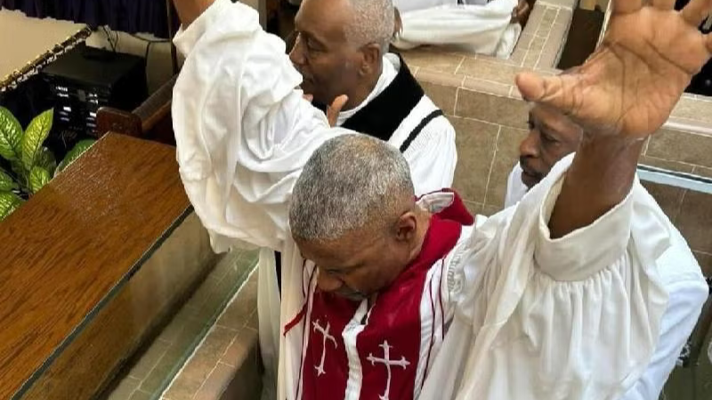 Denzel Washington Gets Baptized and Receives Minister’s License | Blex ...