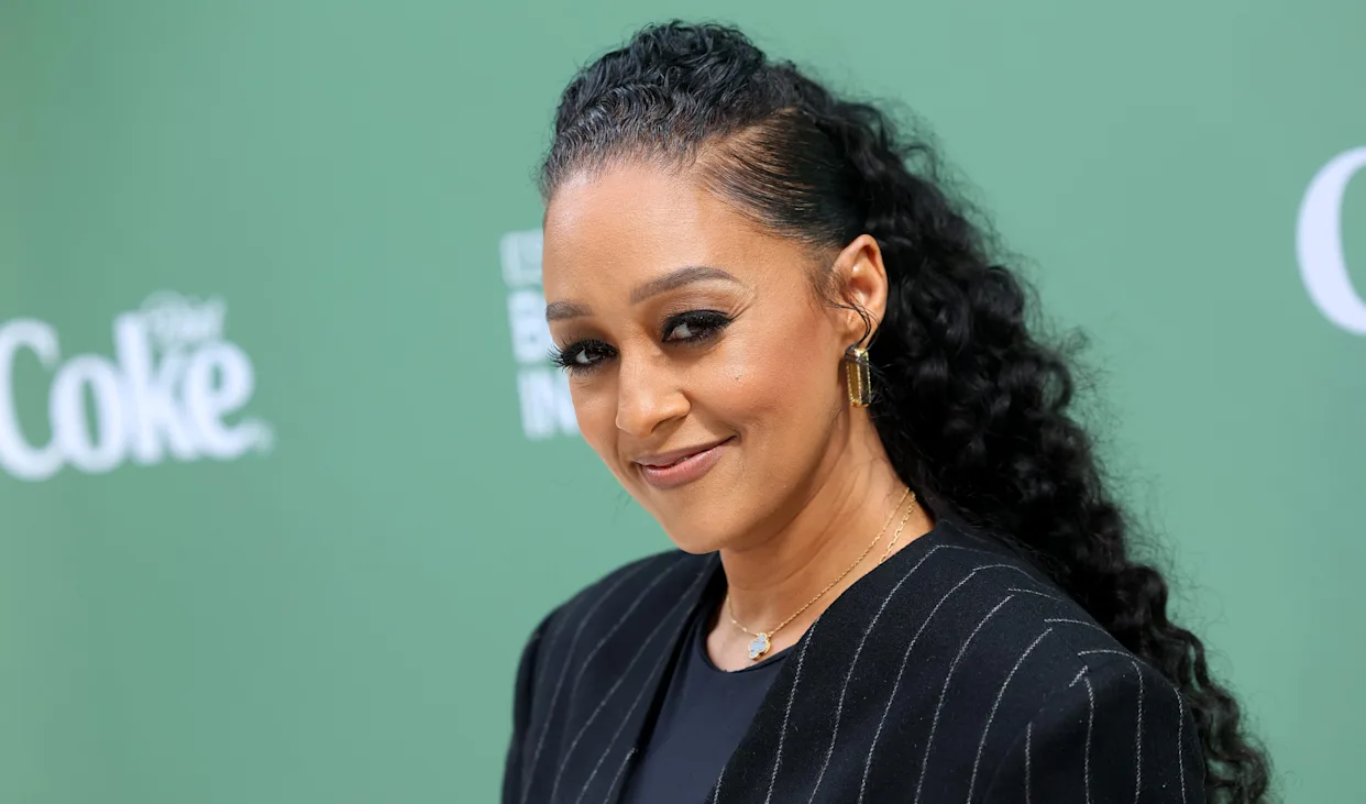 Tia Mowry to Star in Netflix Holiday Rom-Com ‘My Secret Santa’ [FIRST ...